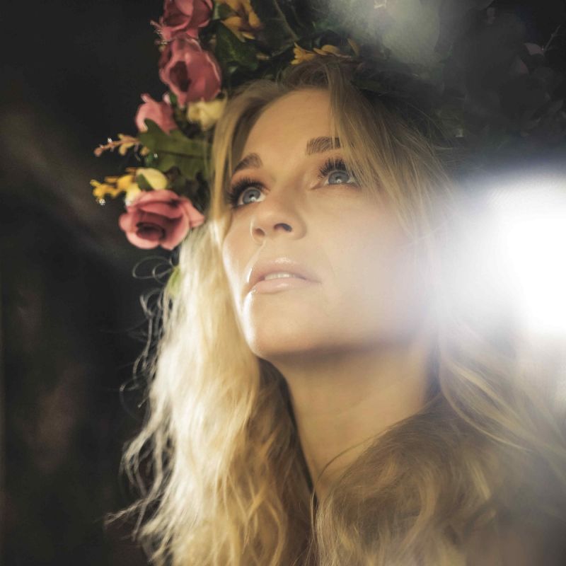 Julia Lindholm - Mit jedem Atemzug - hitparade.ch